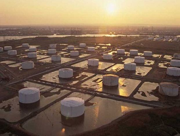 US oil storage tanks filling up - The Energy Year